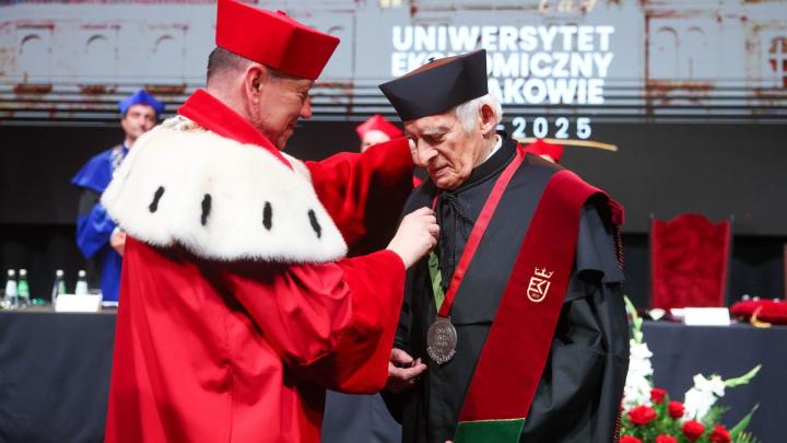 Były premier Jerzy Buzek doktorem honoris causa Uniwersytetu Ekonomicznego w Krakowie | Nauka w ...